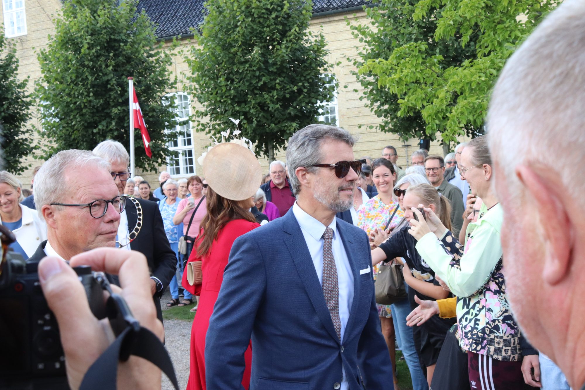 Solskin og venlig stemning mødte Kronprinsparret - Fællesavisen - Christiansfeld Avis ...