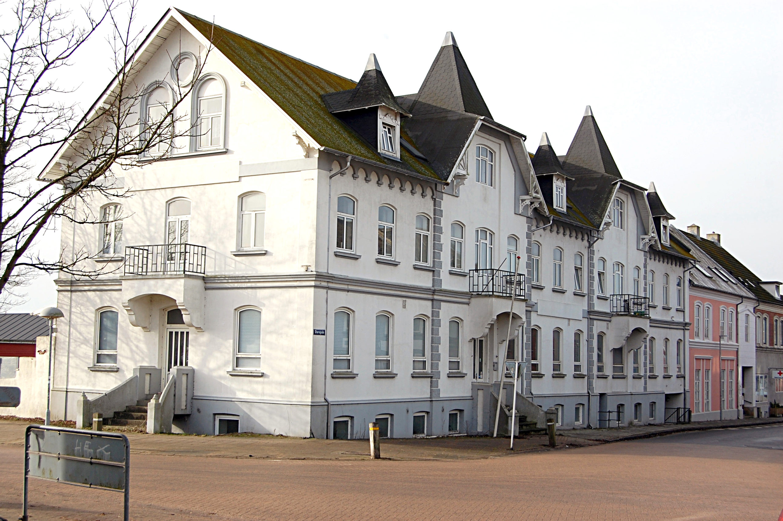 Det før så flotte Hotel Lunderskov ser ud til at forfalde ...