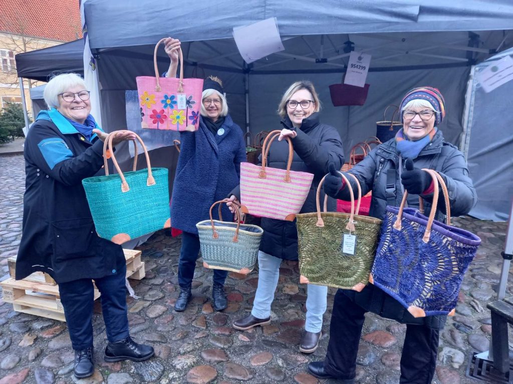 Lokale donationer fra kvinderne i Innerwheel - Fællesavisen - Christiansfeld Avis / Lunderskov ...